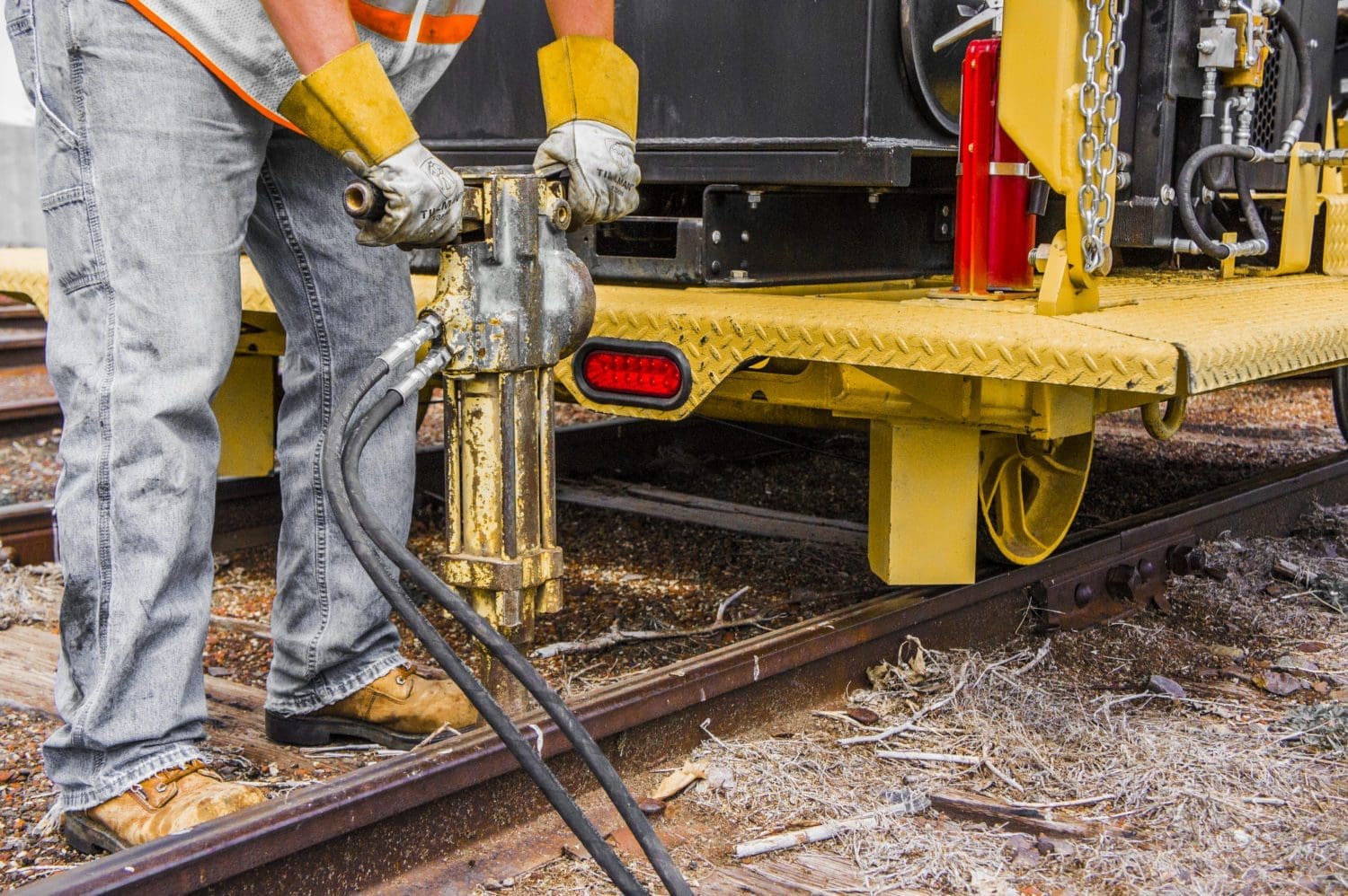 Large Excavator Powered Shuttle Car - DYMAXRAIL