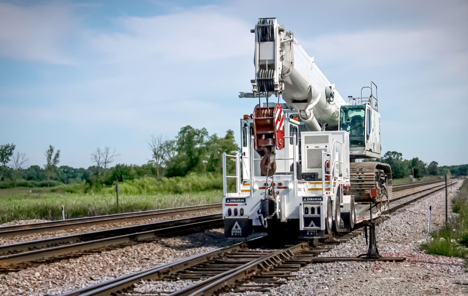 DymaxRail Lowbed Transporter | Largest road-rail powered flatcar